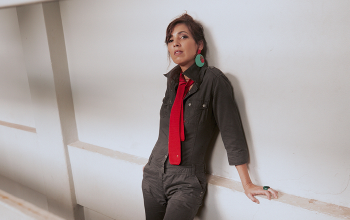 Joana Duah celebra Rita Lee em show solo na Domingueira Dançante do ...